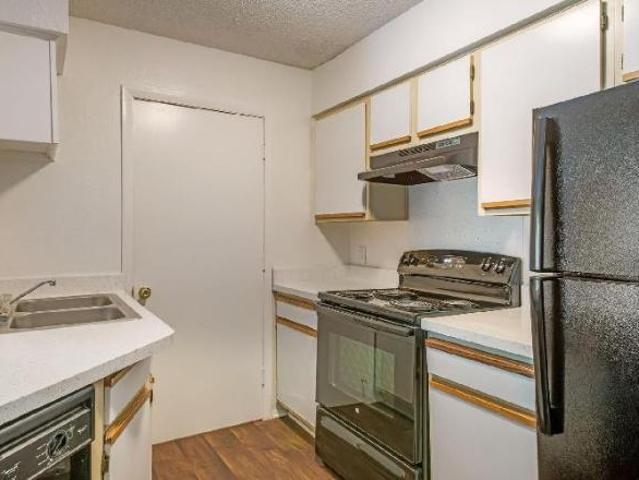 1 Br, 2 bath, Apartment 4335 Central Ave