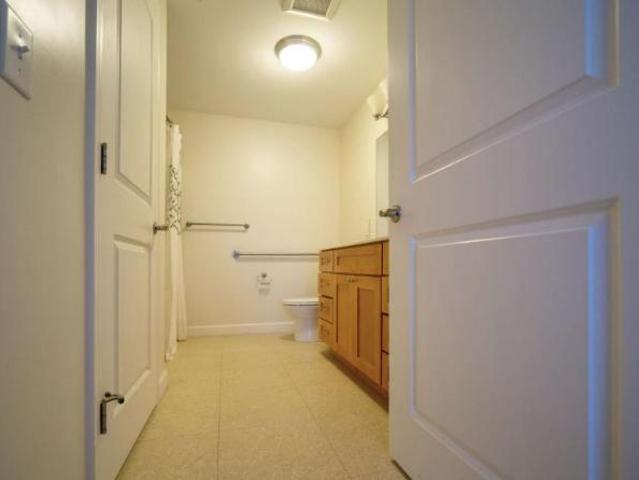 1 Br, 2 bath, Apartment 5 Commercial Street