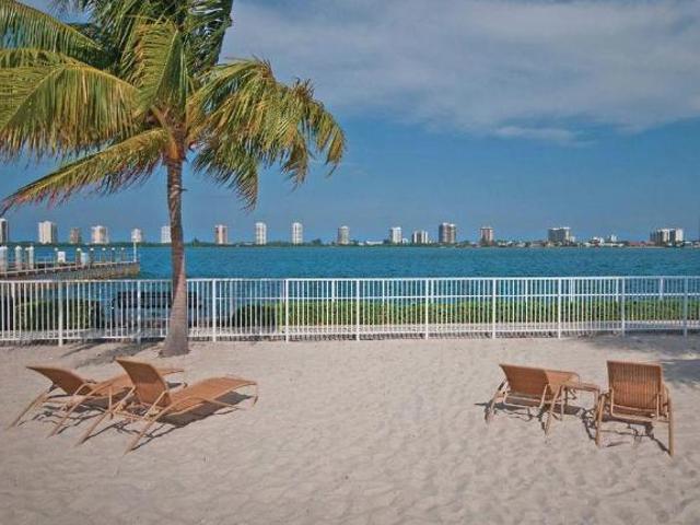 1 Br, 2 bath, Apartment 913 Lake Shore Drive