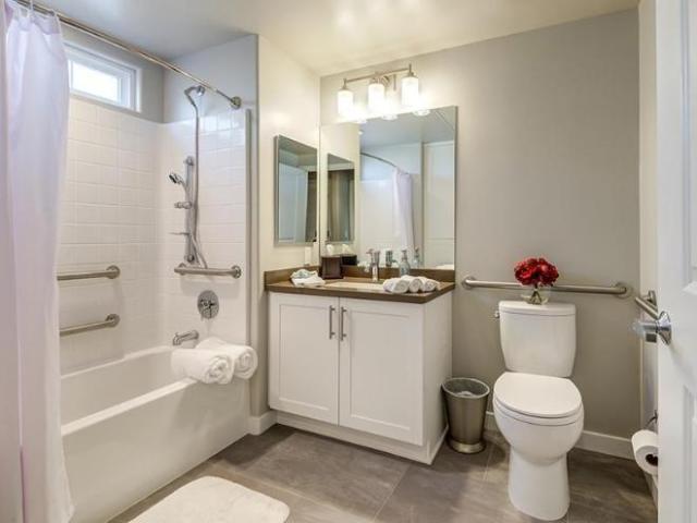 1 Br, 2 bath, Apartment 930 3rd Ave