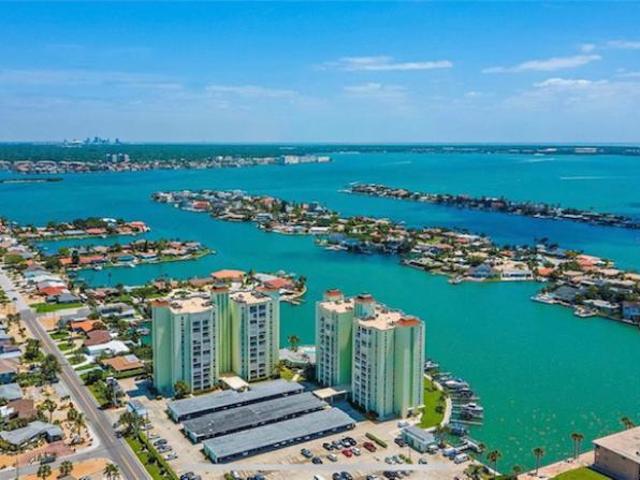 1 Br, 2 bath, Condo 400 64th Ave