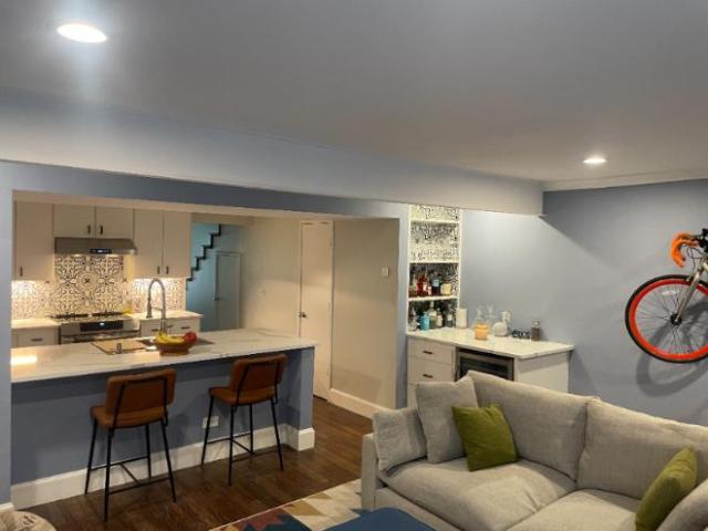 1 Br, 2 bath, Condo 4134 Travis St