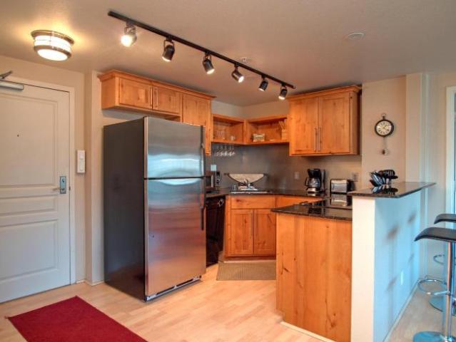 1 Br, 2 bath, Condo 417 E Kiowa street