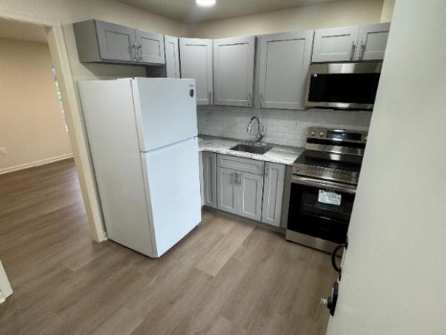 1 Br, 2 bath, Condo 517 A Fairview Ave