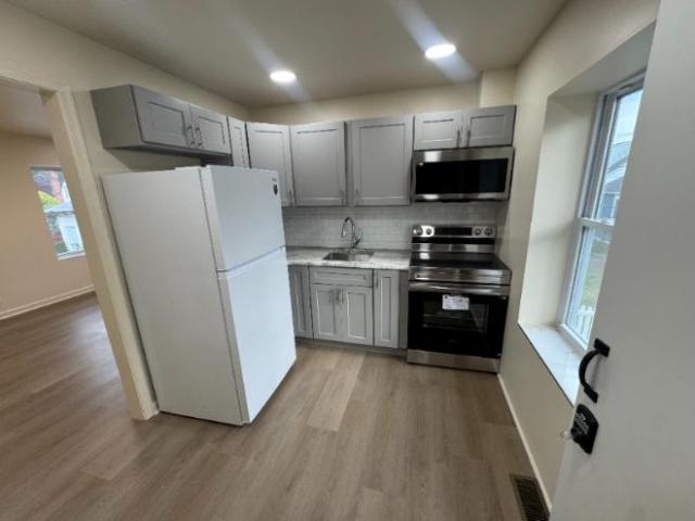 1 Br, 2 bath, Condo 517 A Fairview Ave