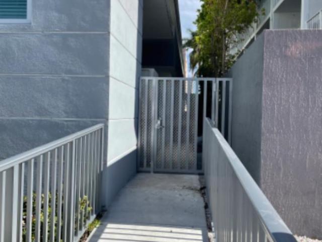 1 Br, 2 bath, Condo 535 Sw 5st