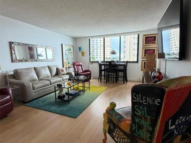 1 Br, 2 bath, Condo 540 Brickell Key Dr