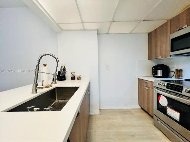 1 Br, 2 bath, Condo 540 Brickell Key Dr