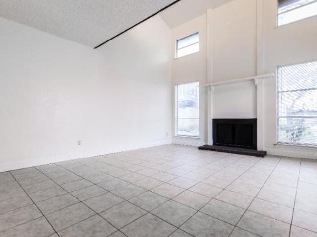 1 Br, 2 bath, Condo 5540 Boca Raton Blvd