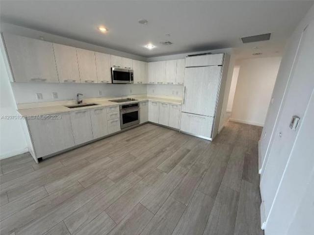 1 Br, 2 bath, Condo 55 SW 9th St