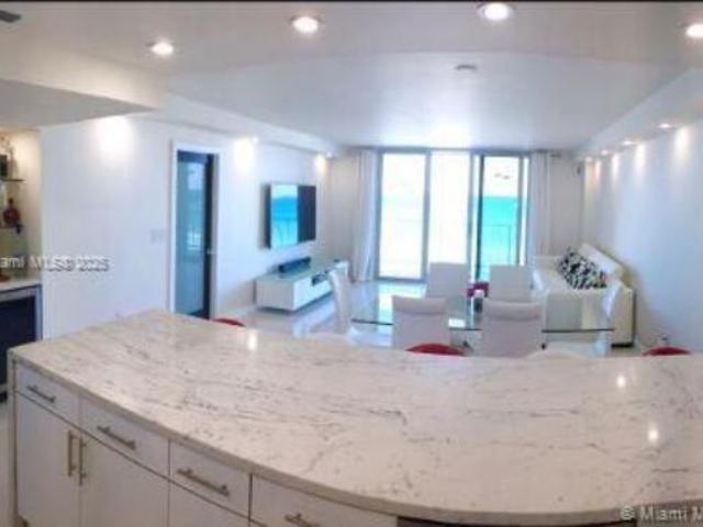 1 Br, 2 bath, Condo 5701 Collins Ave