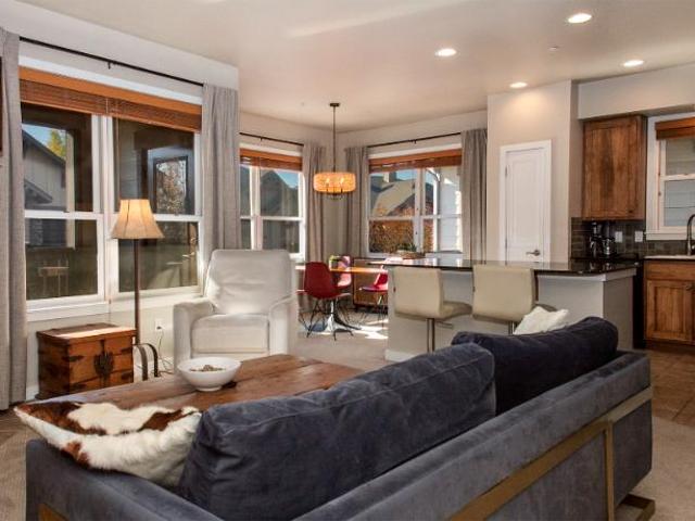 1 Br, 2 bath, Condo 6008 St Moritz Dr
