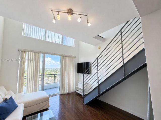 1 Br, 2 bath, Condo 60 SW 13th St