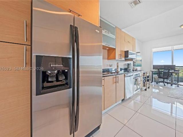 1 Br, 2 bath, Condo 60 SW 13th St