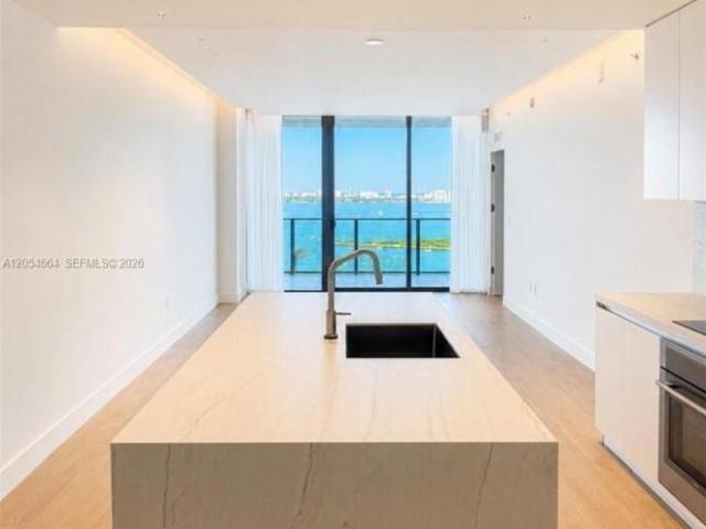 1 Br, 2 bath, Condo 711 NE 23rd Ter
