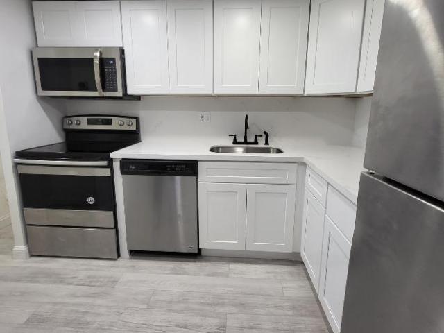 1 Br, 2 bath, Condo 8000 Fairview Dr