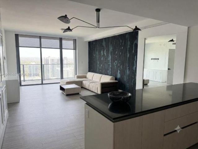 1 Br, 2 bath, Condo 1000 Brickell Plaza