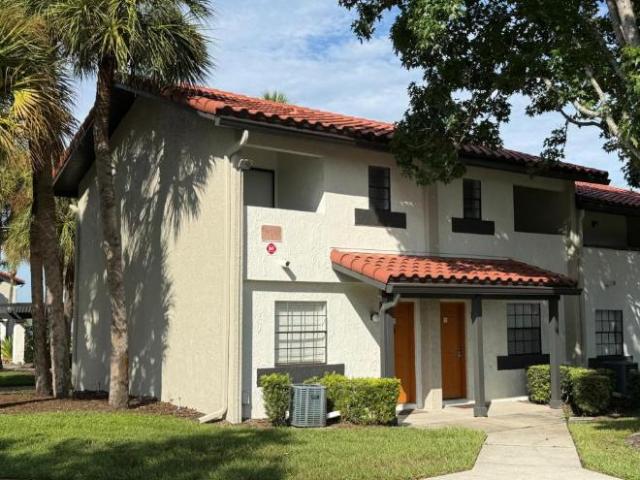 1 Br, 2 bath, Condo 10316 Turkey Lake Rd