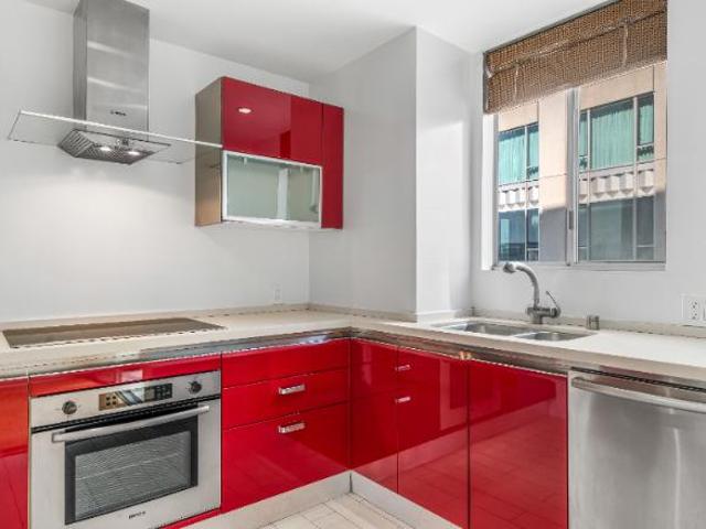 1 Br, 2 bath, Condo 10747 Wilshire Blvd