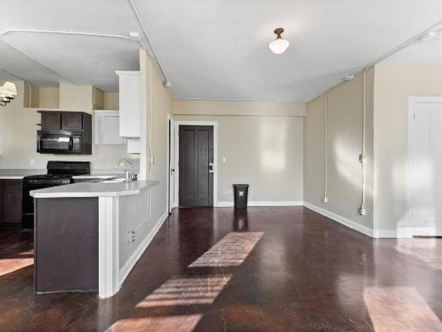 1 Br, 2 bath, Condo 111 East 16th St