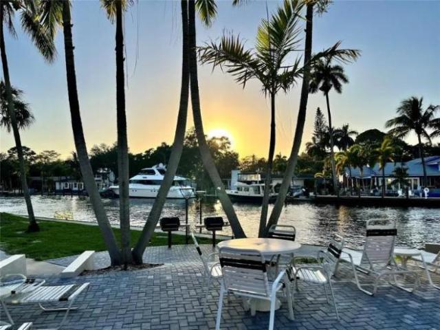 1 Br, 2 bath, Condo 1201 River Reach Dr