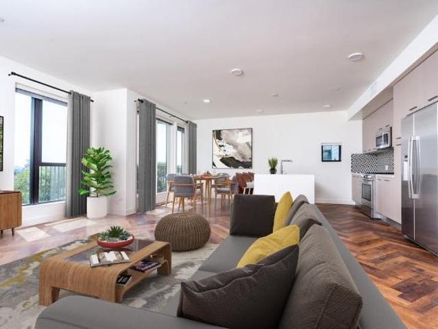 1 Br, 2 bath, Condo 1250 N Fairfax