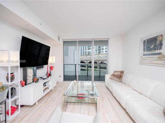 1 Br, 2 bath, Condo 1300 Brickell Bay Dr