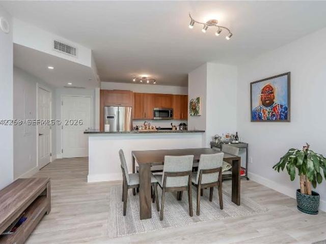 1 Br, 2 bath, Condo 1300 Ponce De Leon Blvd