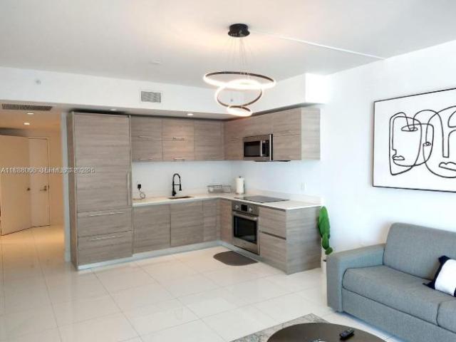 1 Br, 2 bath, Condo 1300 S Miami Ave