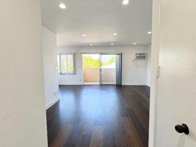 1 Br, 2 bath, Condo 1551 S Sherbourne Dr