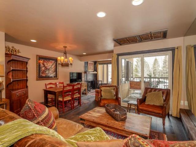 1 Br, 2 bath, Condo 1650 Fallridge Rd