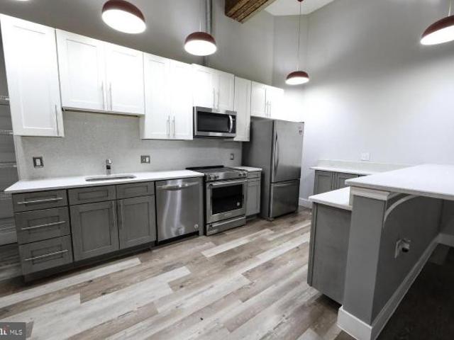 1 Br, 2 bath, Condo 1822 E Glenwood St