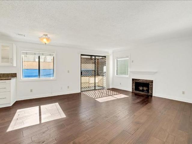 1 Br, 2 bath, Condo 18620 Burbank Blvd