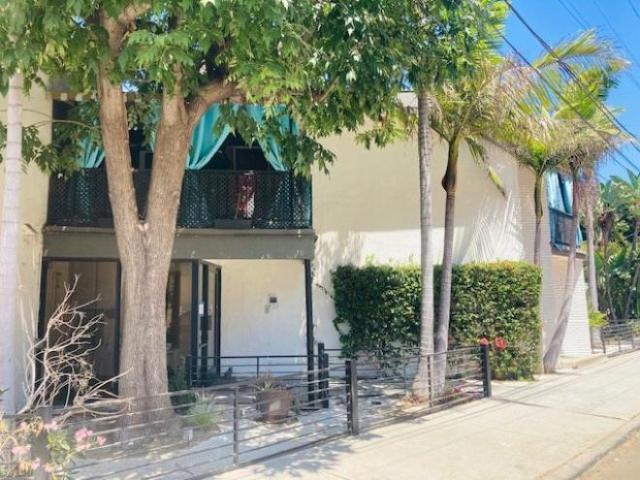 1 Br, 2 bath, Condo 2135 Ivar Ave