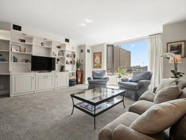 1 Br, 2 bath, Condo 220 Boylston St