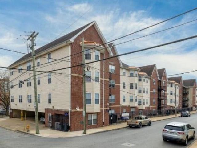 1 Br, 2 bath, Condo 225 W 4th St