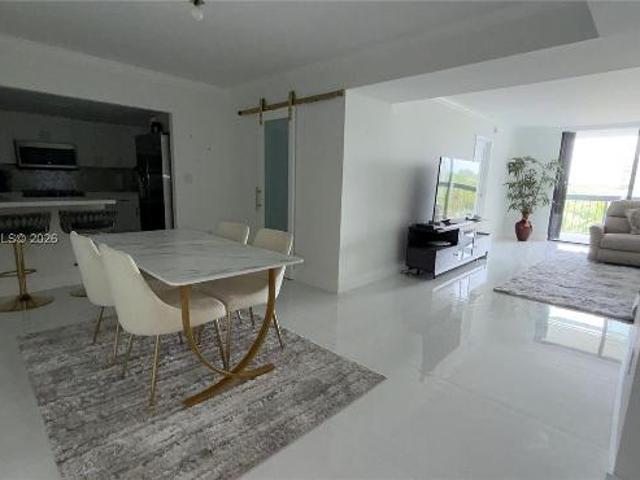 1 Br, 2 bath, Condo 2333 Brickell Ave