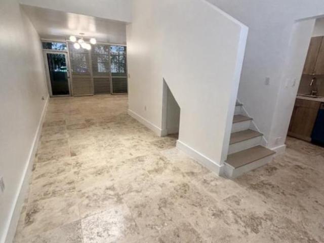 1 Br, 2 bath, Condo 2666 Tigertail Ave