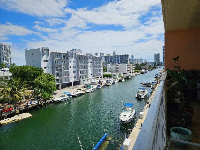 1 Br, 2 bath, Condo 3545 NE 167th St