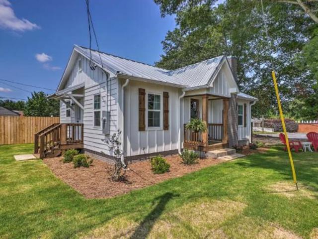 1 Br, 2 bath, Single Family 107 Robinson Ave