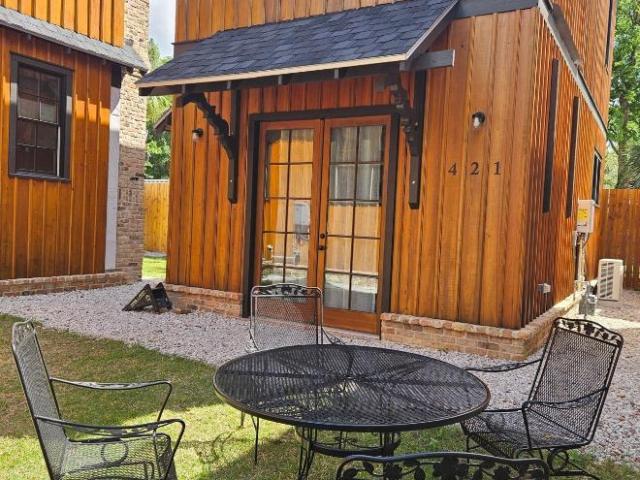 1 Br, 2 bath, Single Family 421 NE 3rd Street