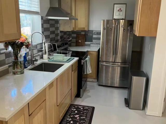 1 Br, 2 bath, Single Family 6438 S 118th St