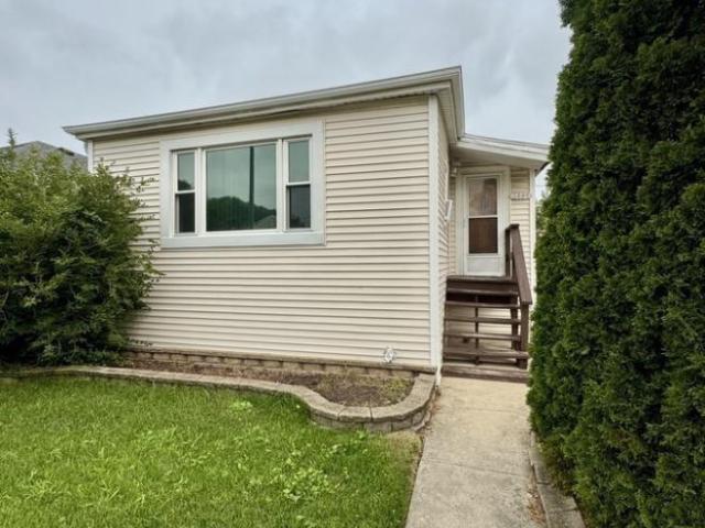 1 Br, 2 bath, Single Family 6444 W Foster Ave