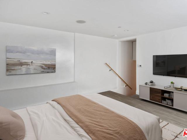 1 BR, 2 BA Apartment 1105 Alta Loma Road, West Hollywood, CA 90069
