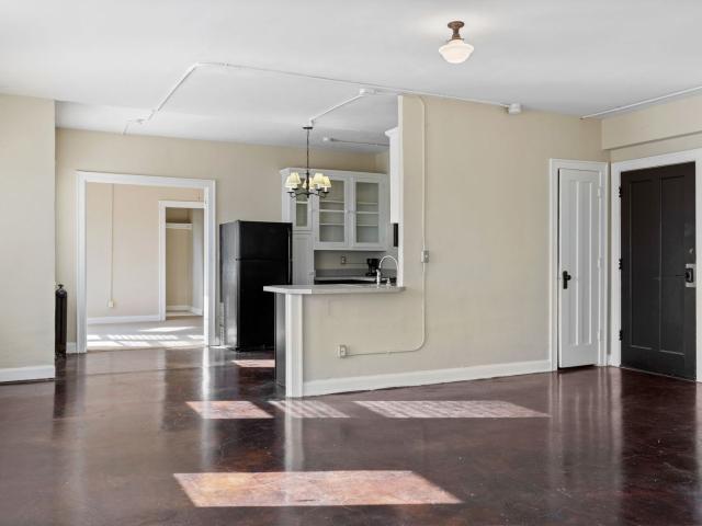 1 BR, 2 BA Apartment 111 E 16th St, Indianapolis, IN 46202