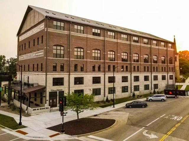 1 BR, 2 BA Apartment 200 West Grand Avenue Unit 212, Beloit, WI 53511