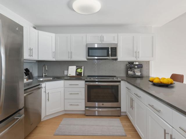1 BR, 2 BA Apartment 2300 Walnut Street Unit 1 bed, 2 baths, $2755, Philadelphia, PA 19103