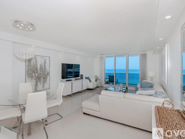 1 BR, 2 BA Apartment 2301 Collins Avenue, Unit 1424, Miami Beach, FL 33139