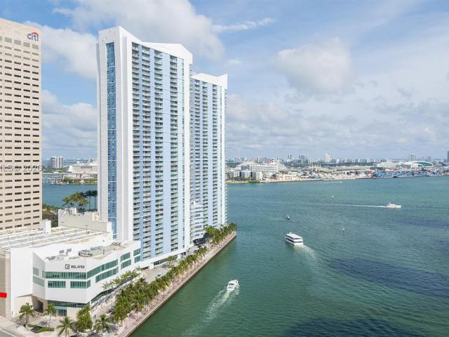 1 BR, 2 BA Apartment 300 South Biscayne Boulevard, Miami, FL 33131