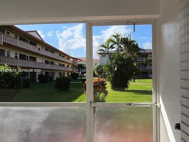 1 BR, 2 BA Apartment 5300 Washington Street, Hollywood, FL 33021